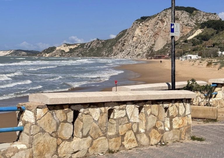 Catania, pedala scalzo e senza casco in tangenziale: individuato e ...